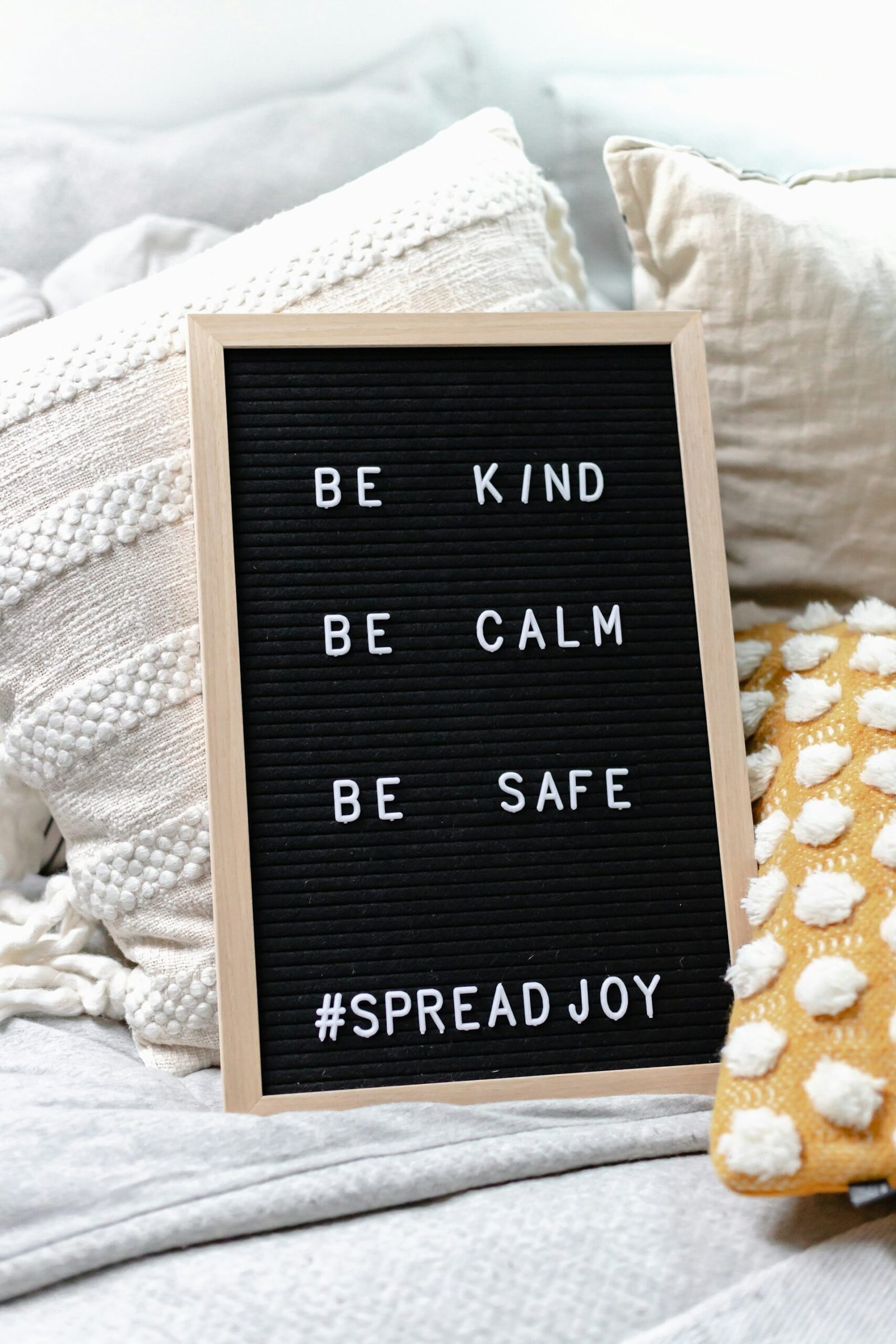 50 Beautiful Random Acts of Kindness and Small Gestures